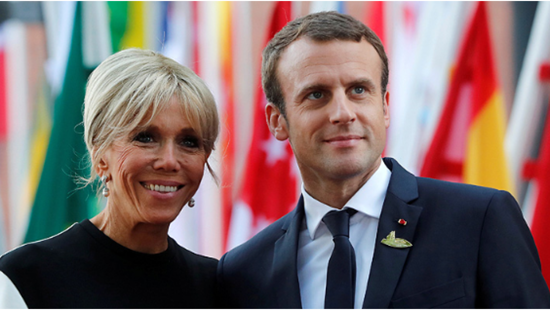 Macron y su esposa Brigitte encabezan la representación francesa en Doha
