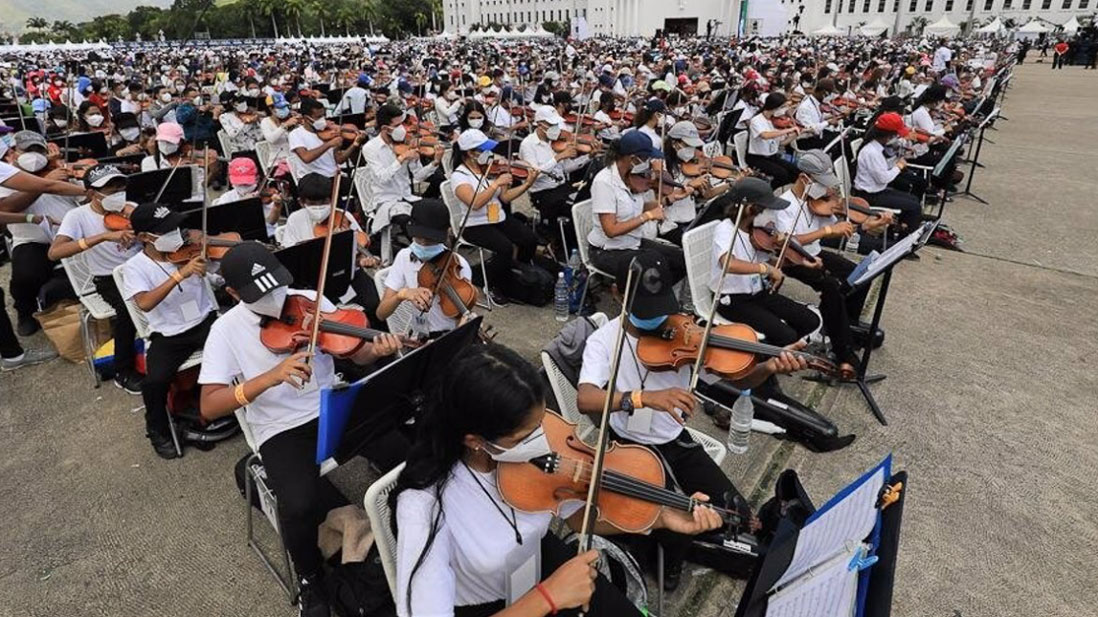 La orquesta más grande del mundo promete crecer y romper más récords en ... La orquesta más grande del mundo promete crecer y romper más récords en ...