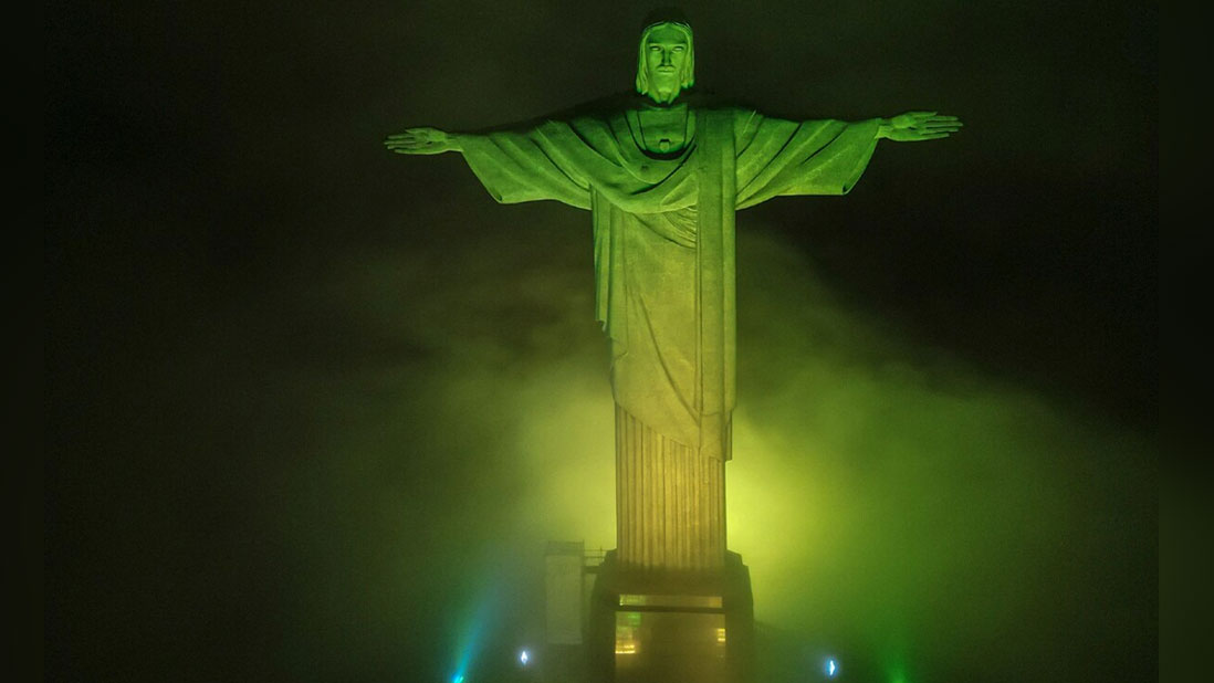 Cristo Redentor se ilumina con los colores de Brasil en honor a Pelé