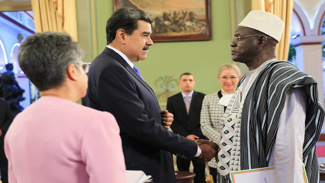 Presidente Maduro recibe cartas credenciales de embajadores de Malí ...