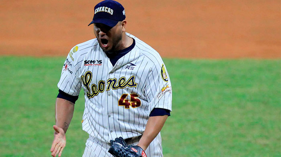 Leones se afianza en la punta al imponerse ante Tiburones