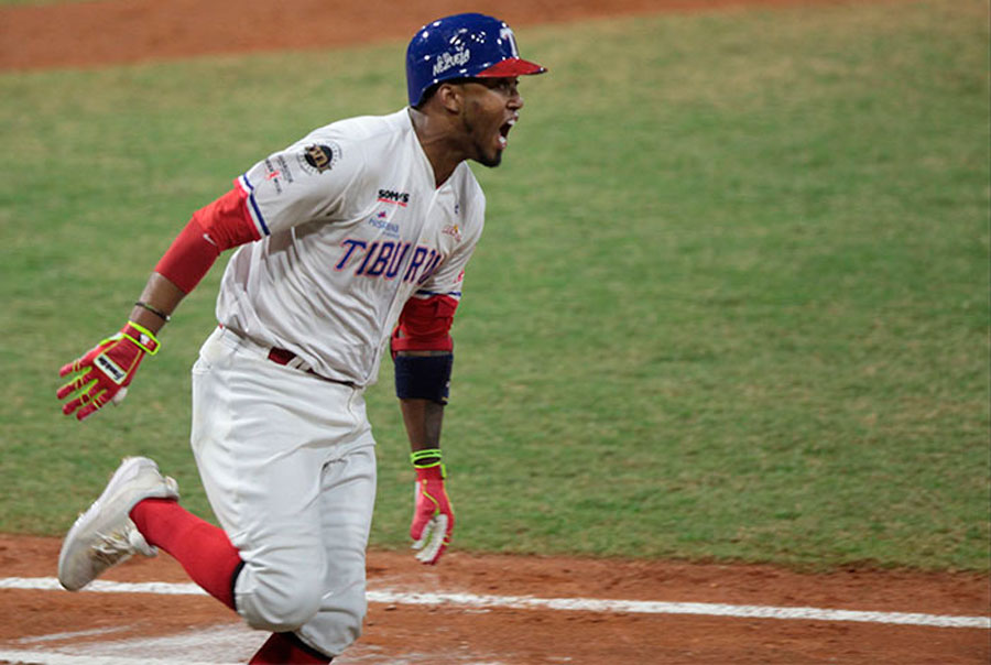 Con un voraz ataque, Tiburones logró la paridad en la Gran Final
