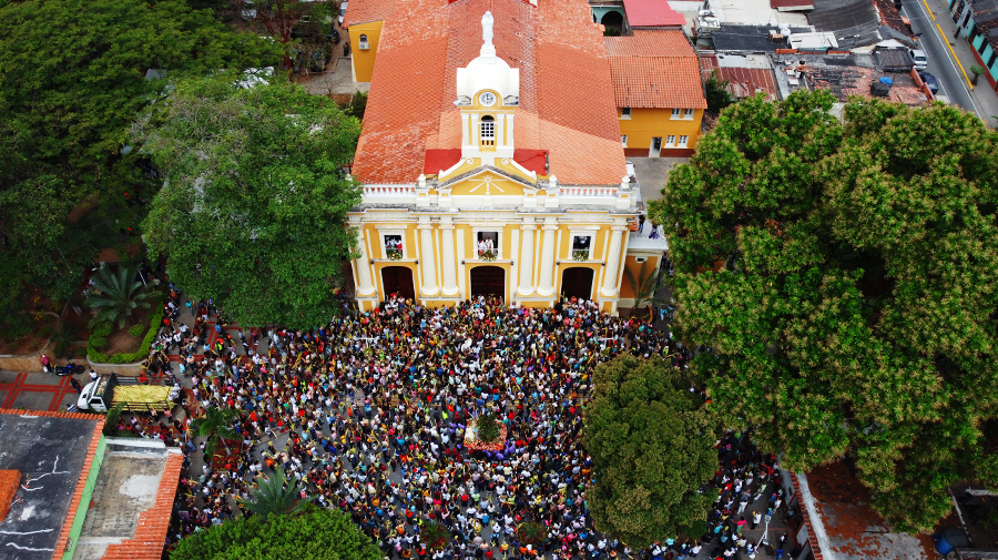 Domingo de Ramos en Charallave: Feligresía acude masivamente a la ...