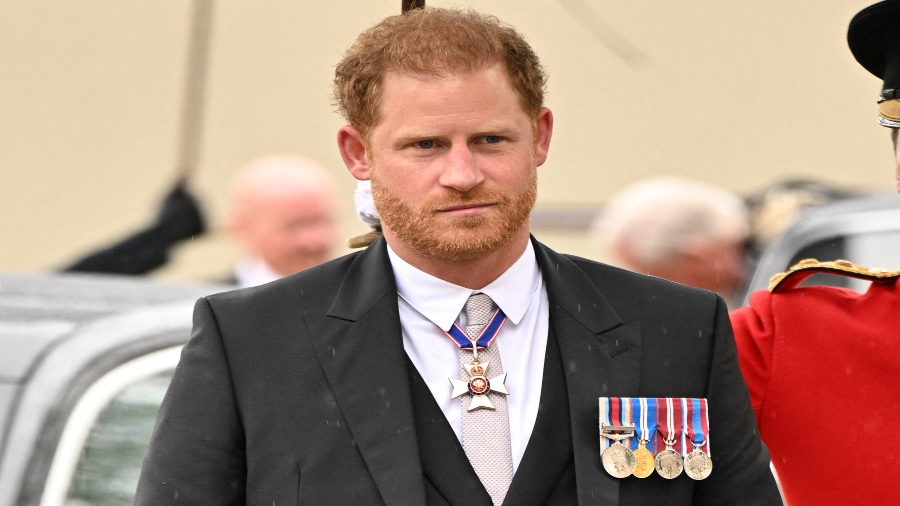 El príncipe Harry asistió a la coronación de Carlos III sin Meghan y sin un rol asignado