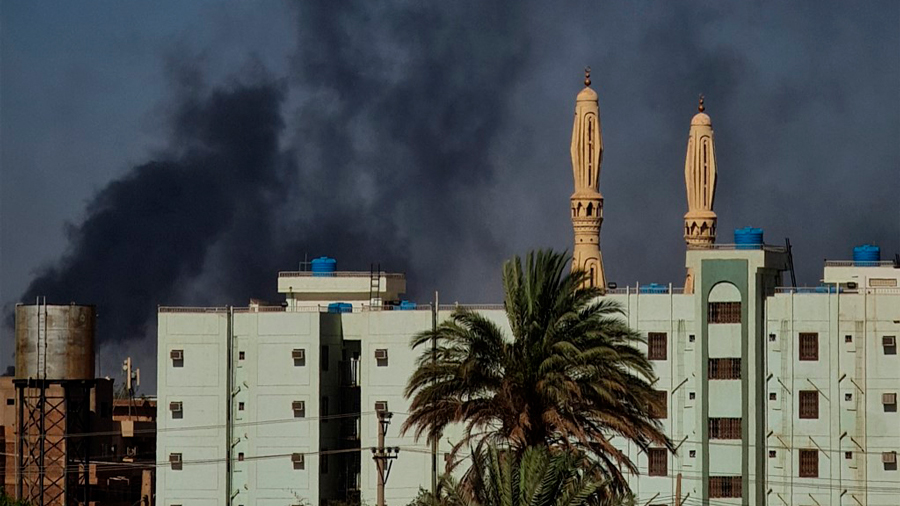 Bombardeos en la capital sudanesa en el segundo mes de conflicto sin ...