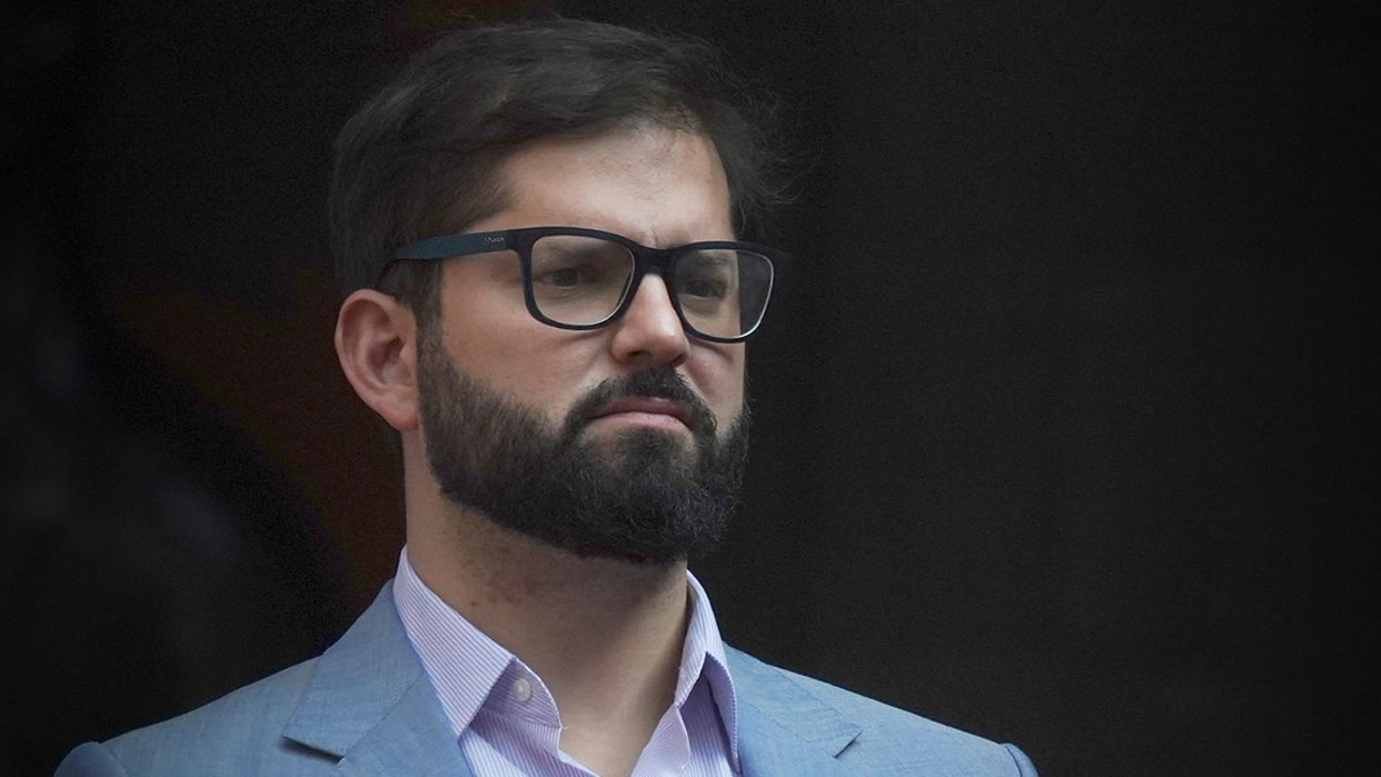 Popularidad a pique y desconfianza al alza: Boric vive una semana de ...