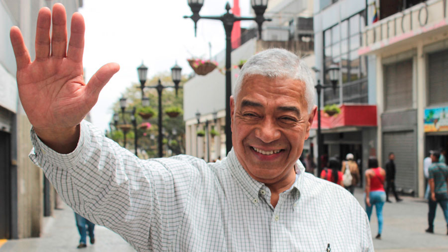Claudio Fermín formalizó su candidatura presidencial