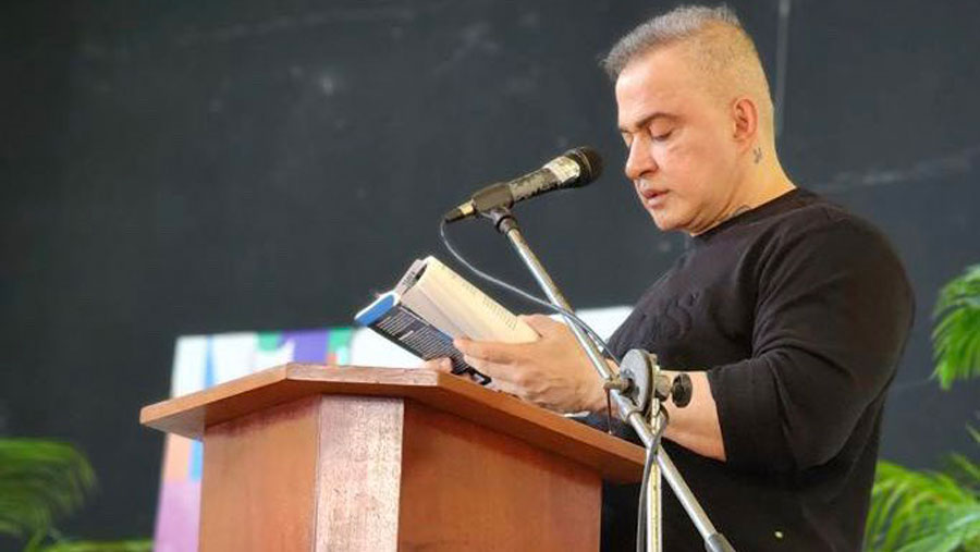 Presentación del libro "Hoguera de una adolescencia intemporal" de ...