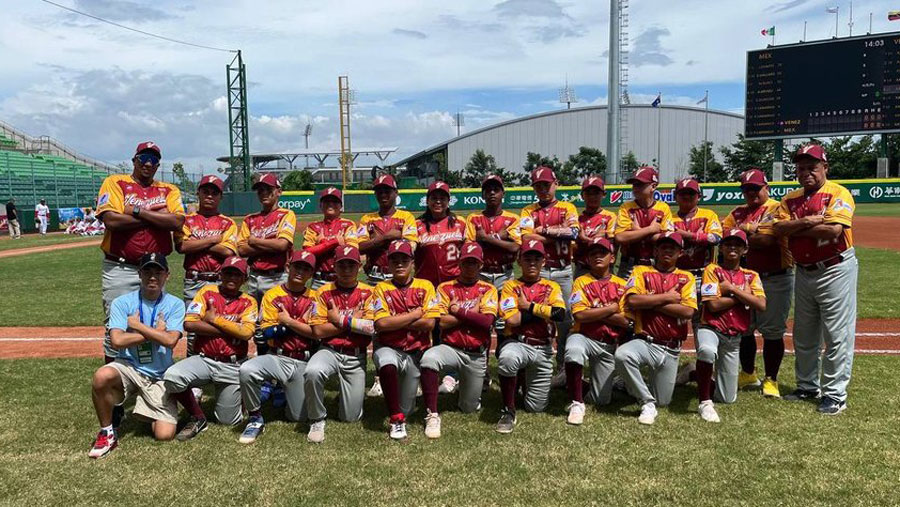 Venezuela gana contundentemente ante Australia