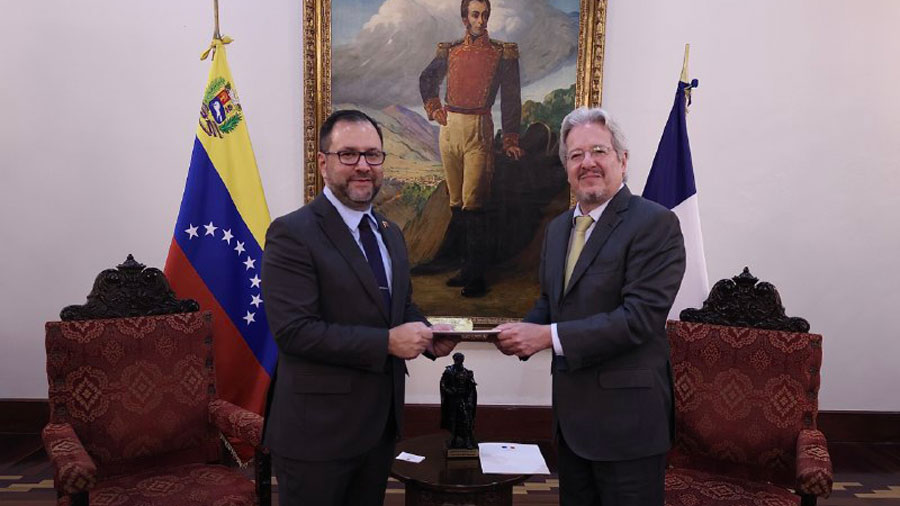 Canciller Yván Gil recibió Copias de Estilo del nuevo embajador de ...