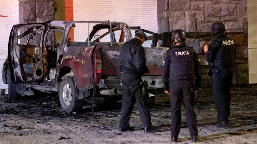El crimen organizado abruma a Ecuador con hasta cuatro carros bomba y ...