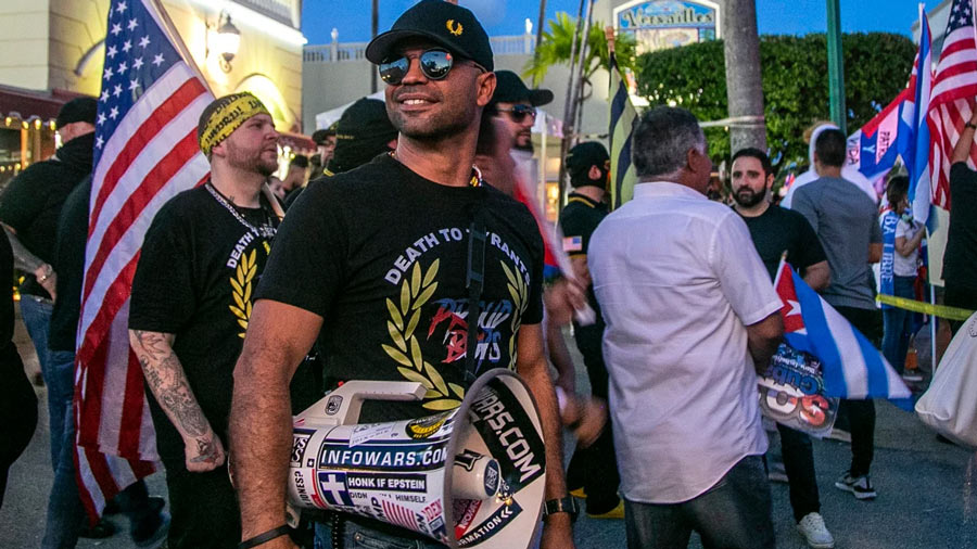 Un exlíder de los Proud Boys es condenado a una pena récord de 22 años ...
