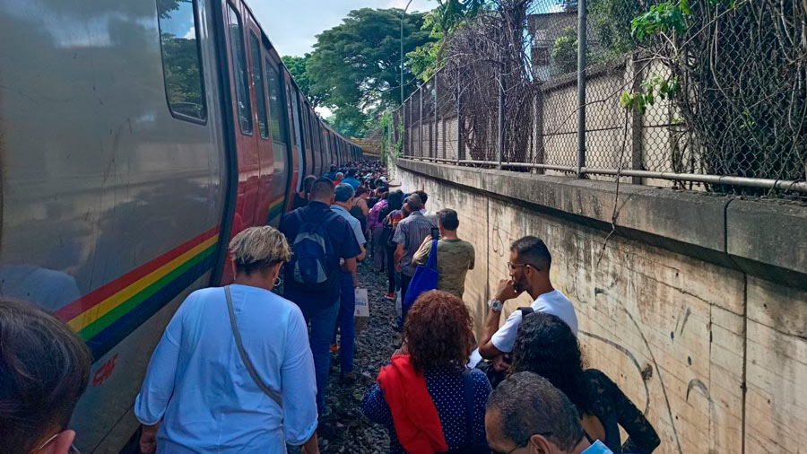 Usuarios del Metro de Caracas reportaron explosión en la estación Caño ...