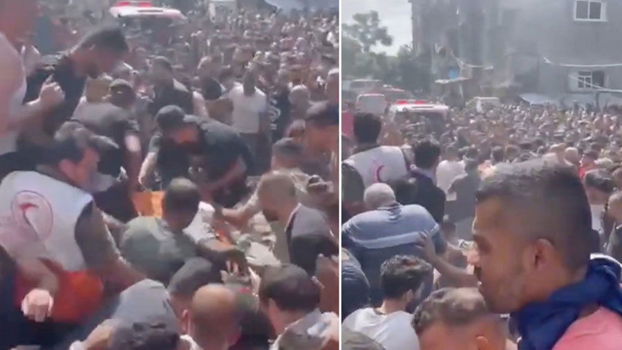 (+VIDEO) Una multitud ayuda a rescatar personas de una casa destruida ...