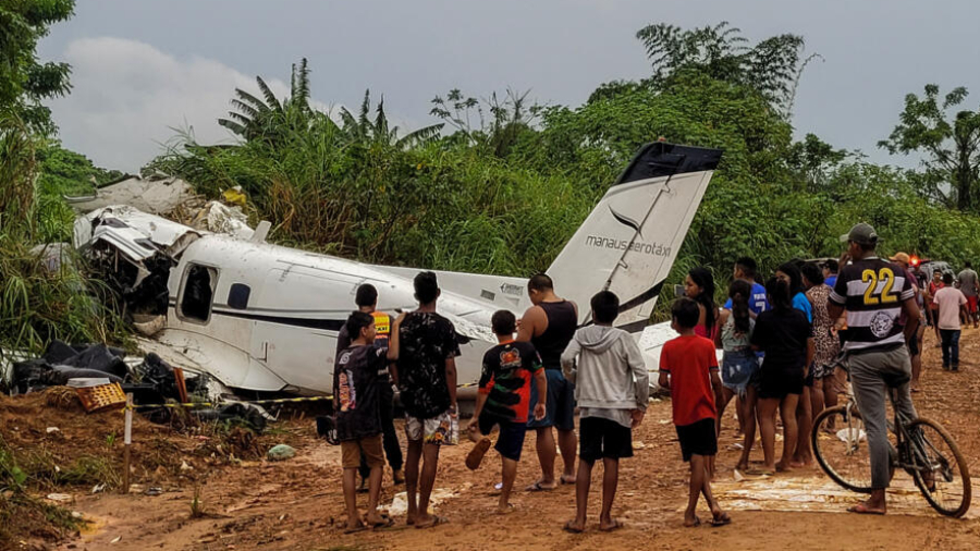 Mueren 12 personas tras estrellarse una avioneta en la Amazonía brasileña