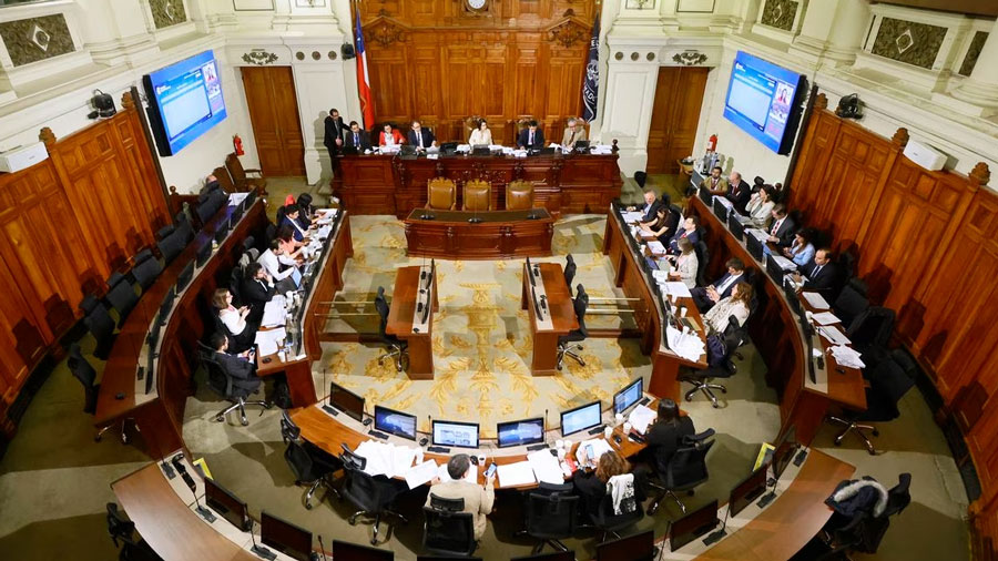 Chile alumbra una nueva propuesta de Constitución con tintes ...