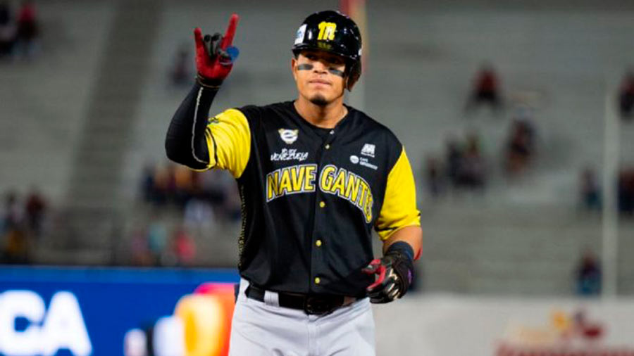 Magallanes dejó a Águilas en el terreno con un HR de Romer Cuadrado