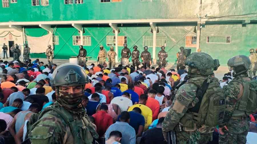 Las fuerzas de seguridad de Ecuador mantienen operaciones en cárceles y calles