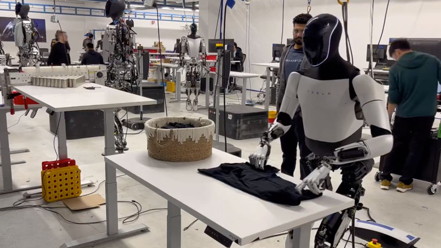 ¡Innovación! Robot humanoide de Tesla ahora dobla camisas (+video)