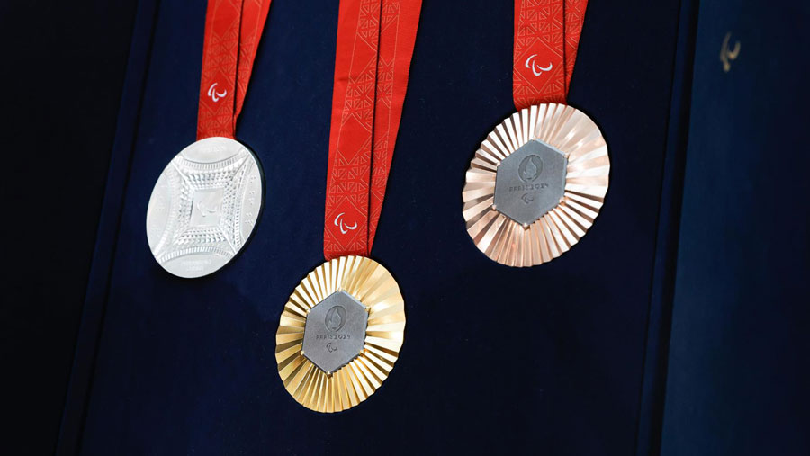 Medallas de París 2024 llevarán un fragmento de la Torre Eiffel original de 1889