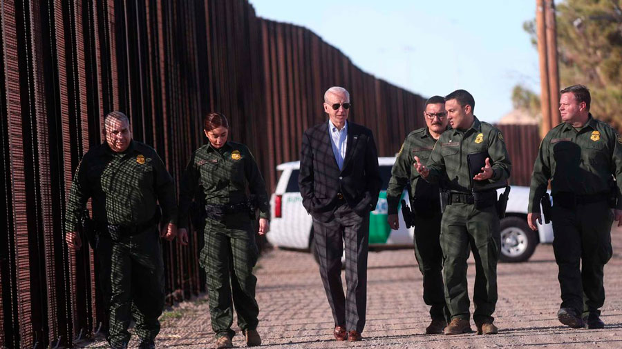 Bloomberg: Biden considera el envío de dinero del Ejército de EE.UU. a Ucrania