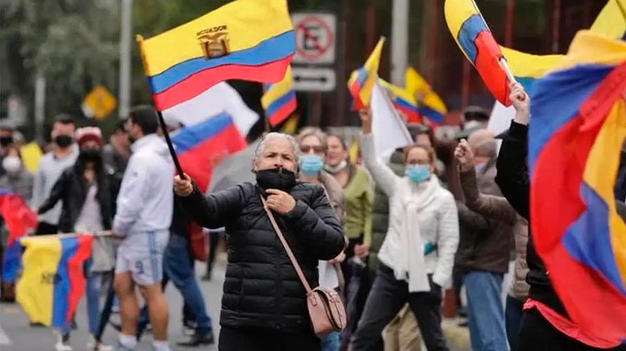 Ecuatorianos tomarán las calles en contra de las reformas de Noboa