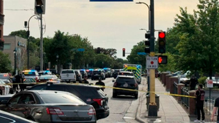 Un sujeto tirotea a policías y civiles en EE. UU.