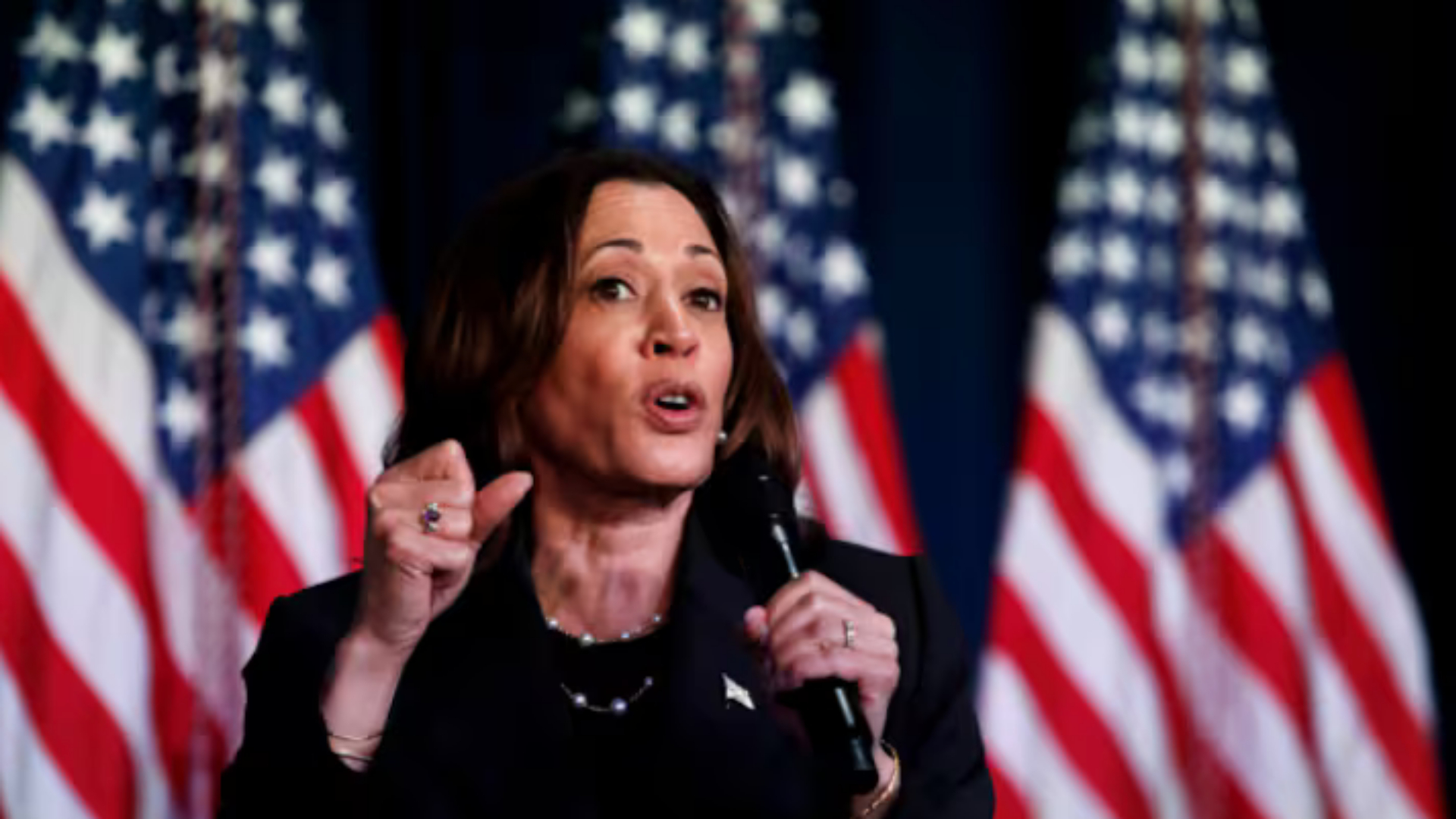 Asesor de Trump denuncia a Harris por tomar fondos de la campaña de Biden