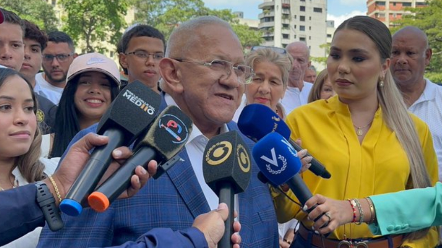 AD exhortó al presidente reelecto a que "siga conduciendo los destinos de la patria"