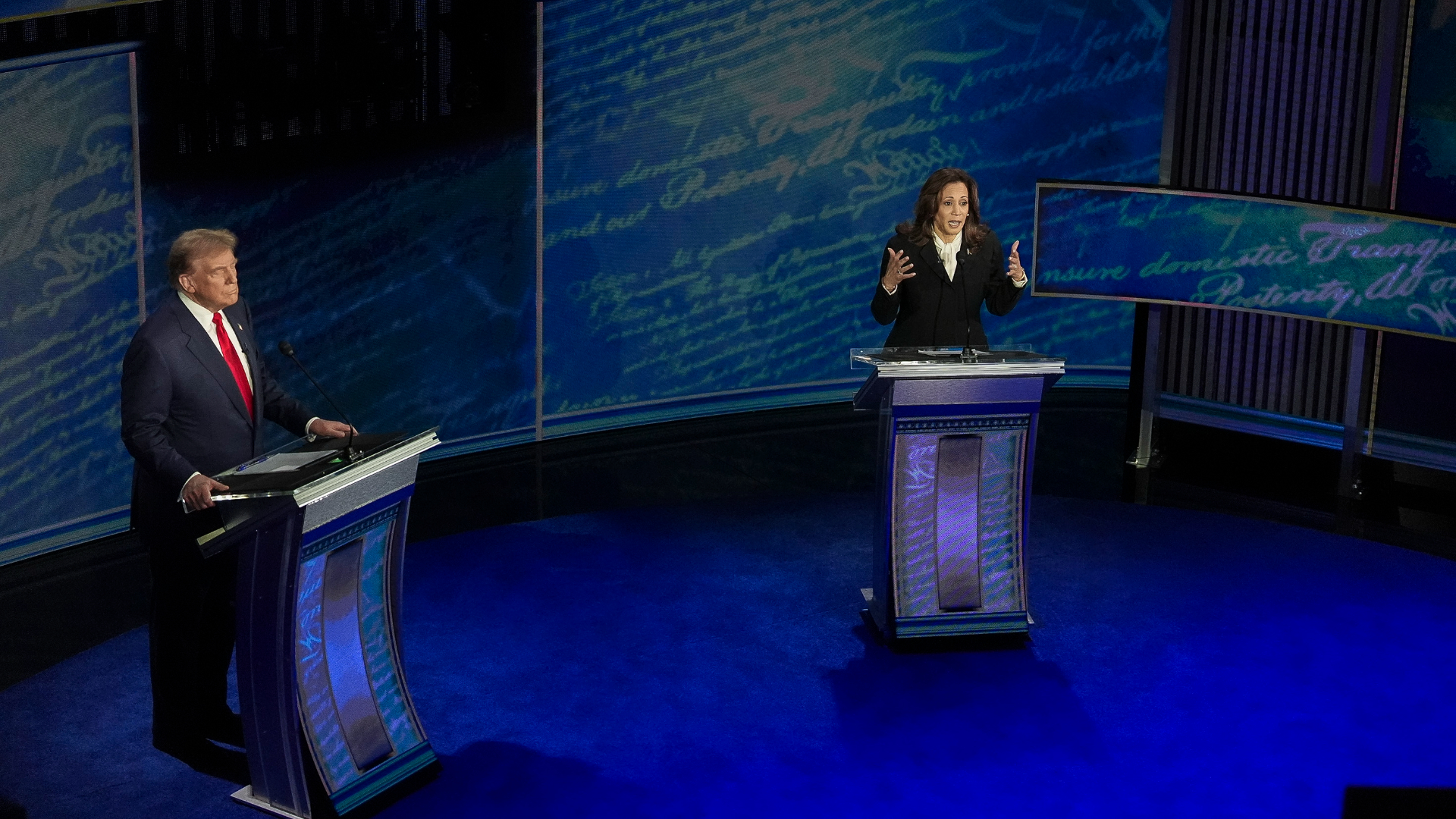 Debate entre Trump y Harris comenzó con un apretón de manos y choques por lo económico