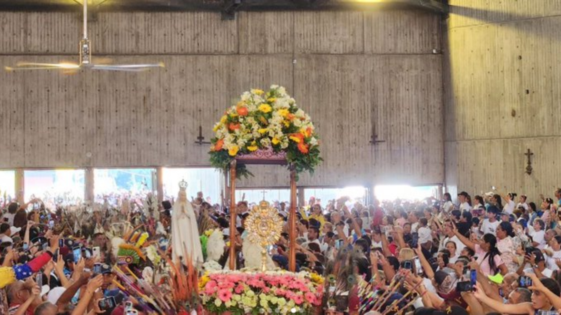 Devotos de la Virgen de Coromoto celebran los 72 años de su coronación ...