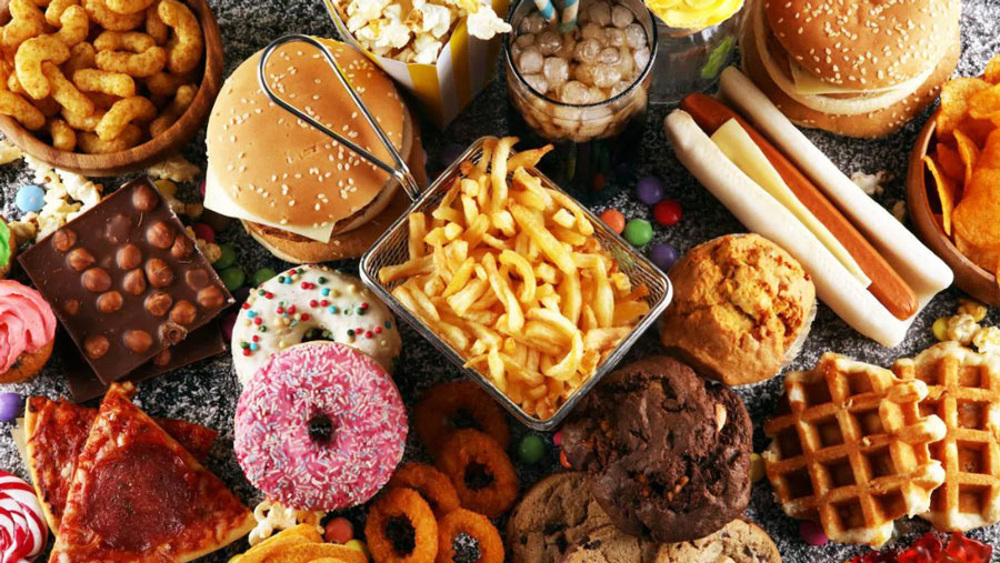 Comida ultraprocesada ha aumentado casos de cánceres en jóvenes