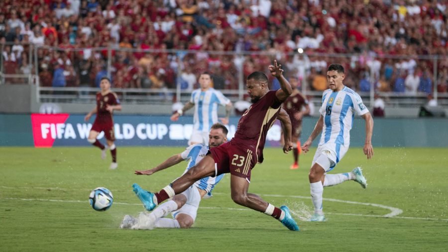 Salomón Rondón máximo goleador de Venezuela en Eliminatorias Sudamericanas