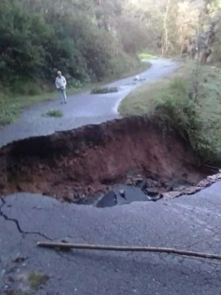 Colapsó la vía principal de Mérida tras fuertes lluvias