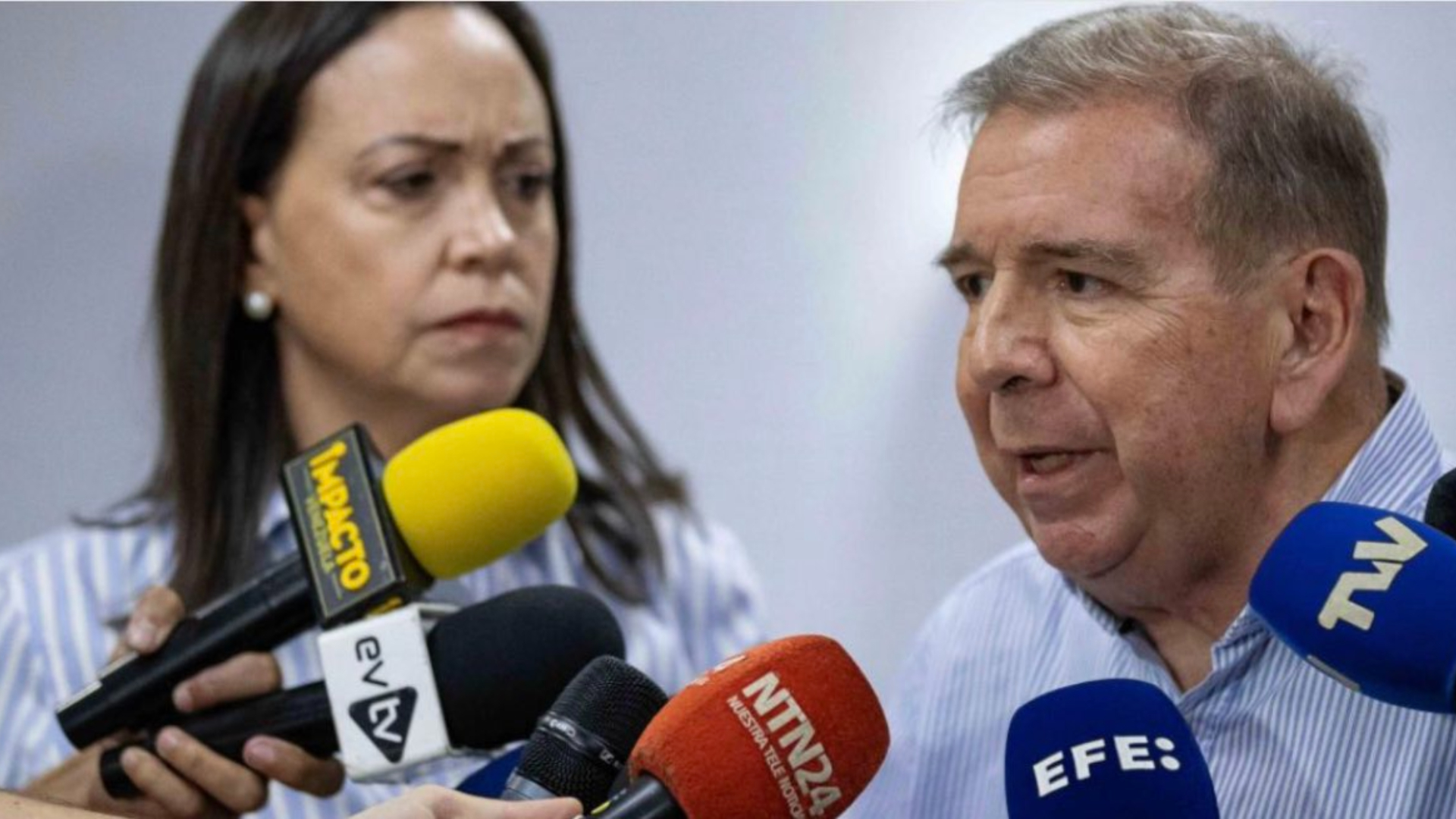 Hinterlaces asegura que MCM salió del país para "ajustar cuentas" con Edmundo González