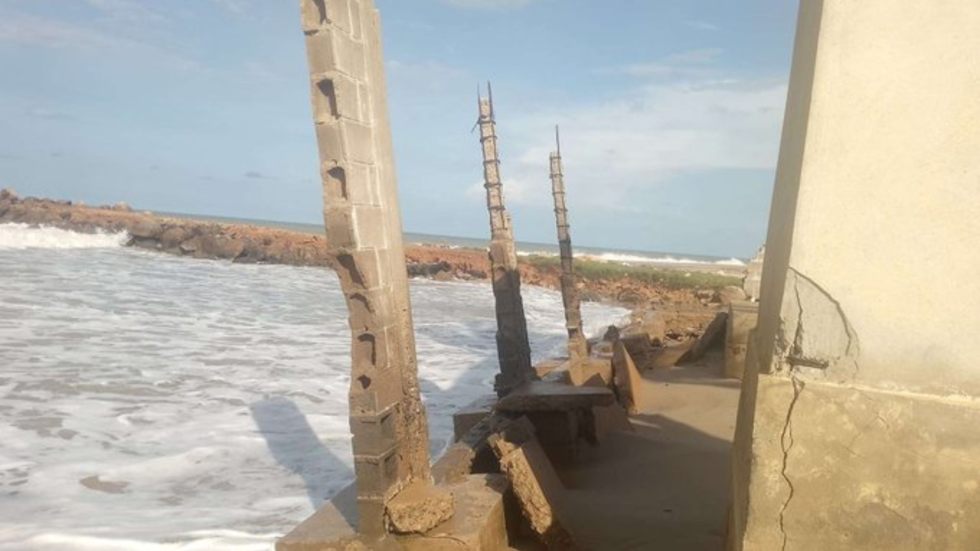 Mar de leva afecta las comunidades costeras de El Hatillo y La Cerca en ...