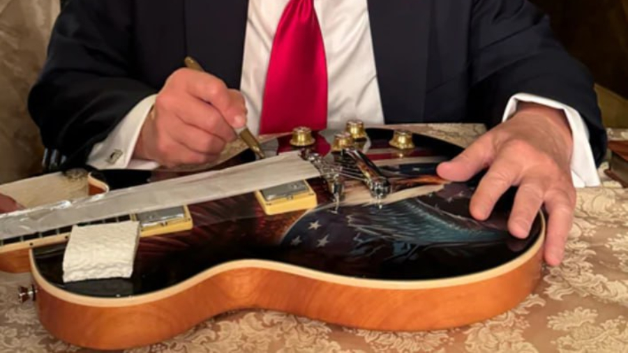 Trump vende guitarras exclusivas dedicadas a su campaña electoral