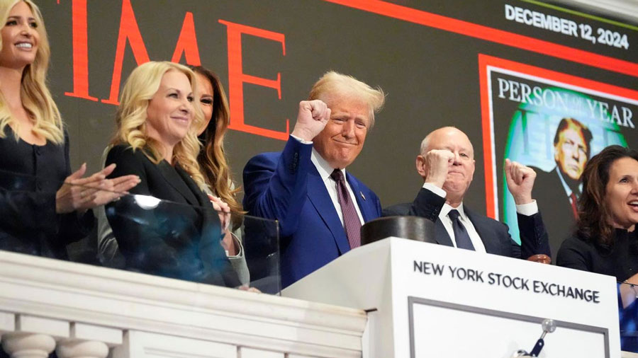 Donald Trump tocó la campana en la Bolsa de Nueva York