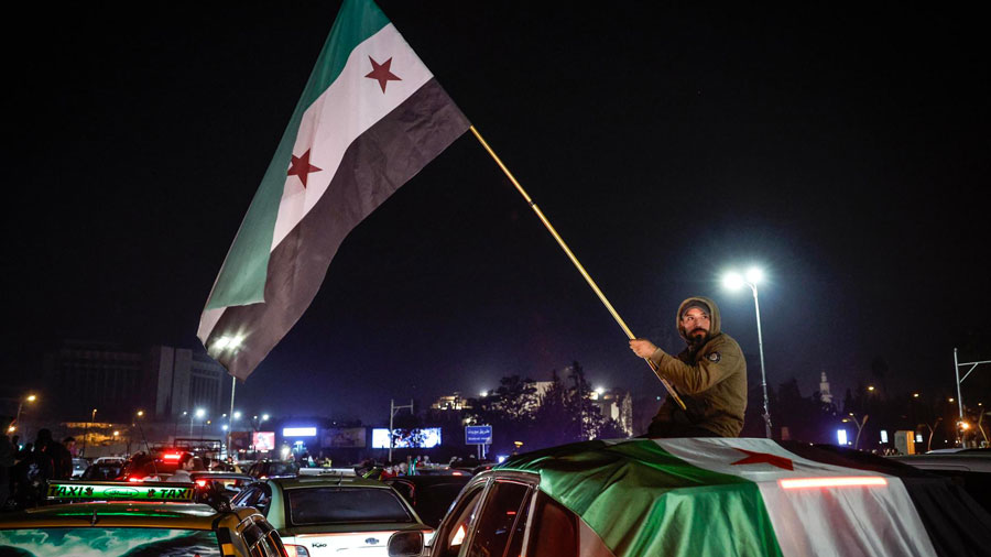 Gobierno de transición en Siria "congelará la Constitución y el Parlamento" por tres meses