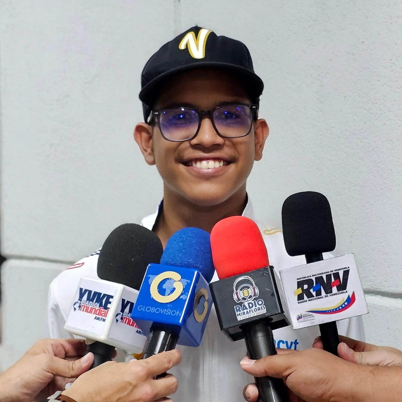 De un liceo público a la cima mundial: Axel de Hernández conquista las ...