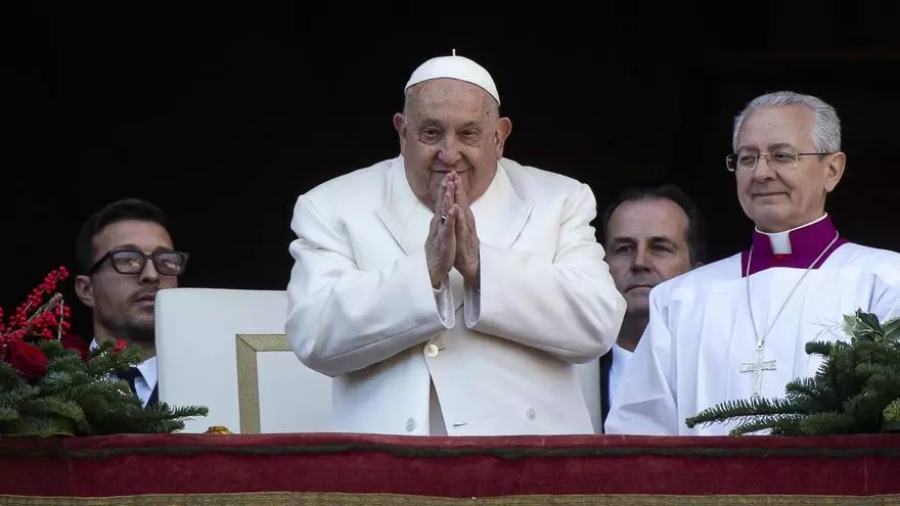 El papa cumple 12 de años de pontificado en el hospital