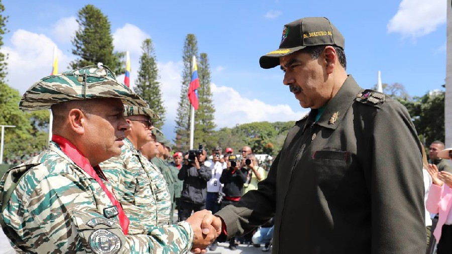 Presidente Maduro Condecoró A Oficiales Que Participaron En La