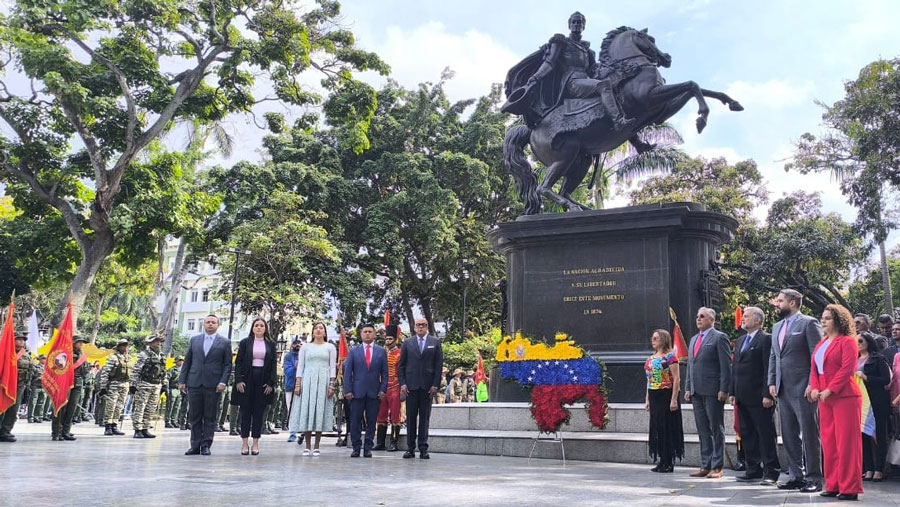 Diputados de la AN rinden honores al Libertador con ofrenda floral en ...