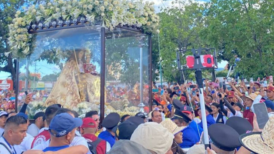 (+Fotos) Millones de feligreses en Lara acompañaron el recorrido de la Divina Pastora en su ...