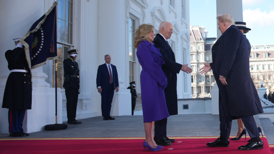 Los Biden Reciben A Trump Y Melania En La Casa Blanca Para Una Visita 0359
