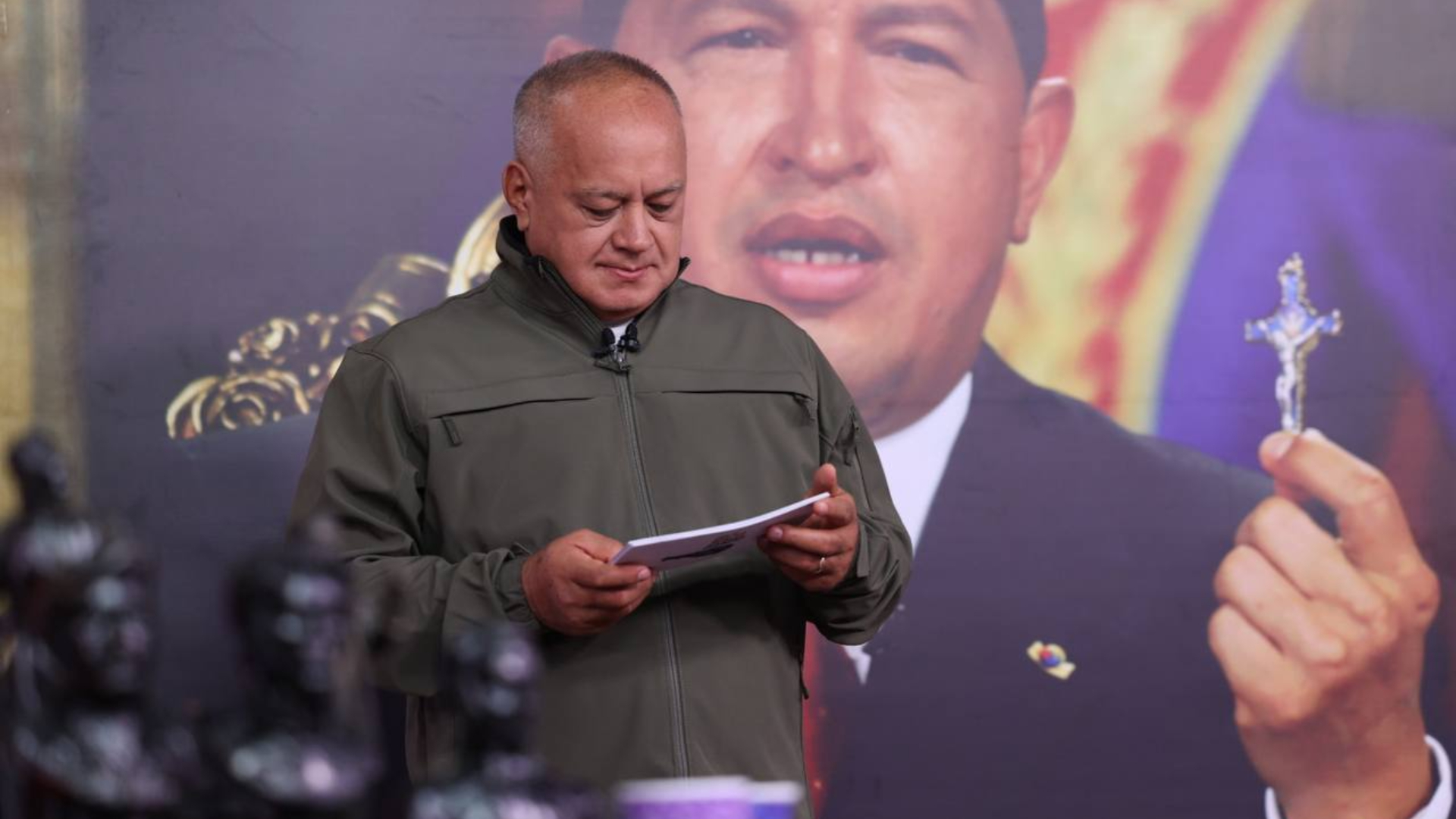 Diosdado Cabello expresa condolencias a familiares de los militares ...