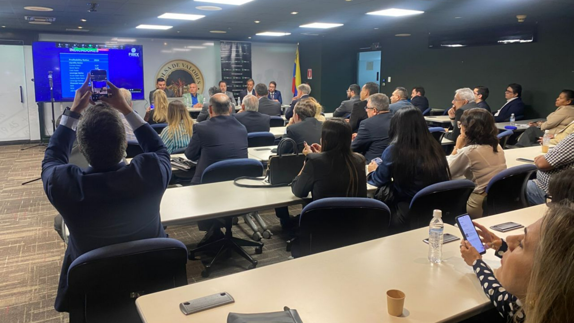 Empresa de telecomunicaciones apuesta al sector privado con la primera ...