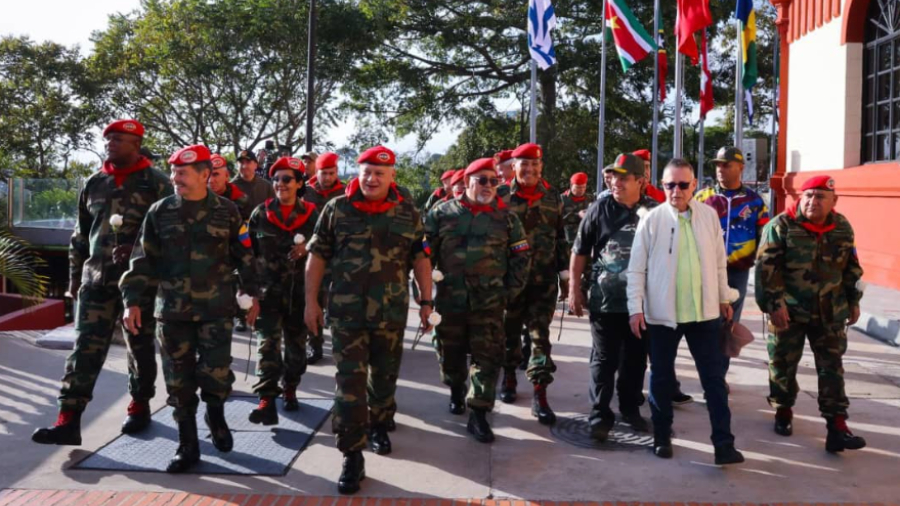 "Los soldados del 4F aquí estamos 33 años después, diciendo presente ...