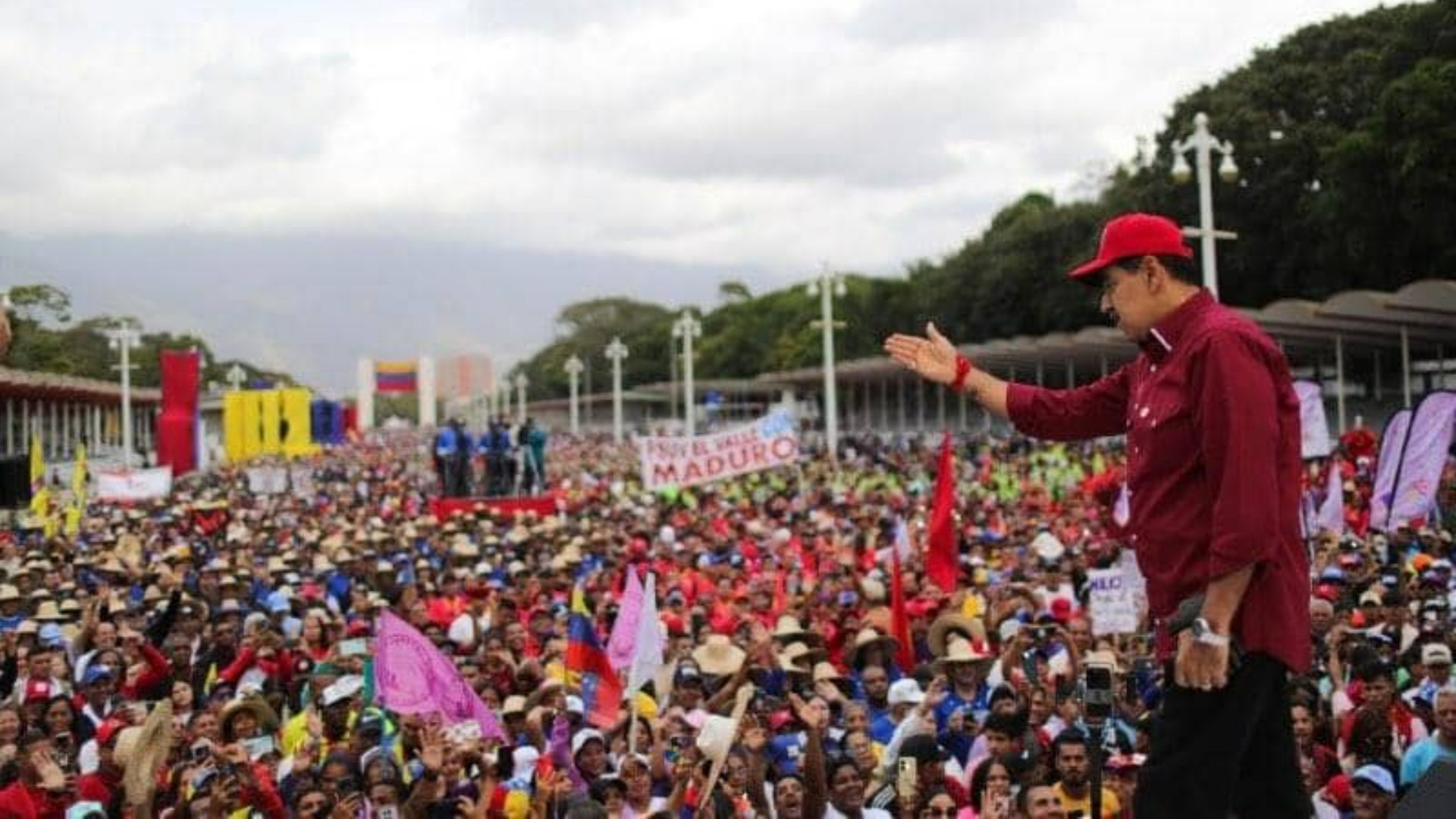 Presidente Maduro se une a la movilización del 4-Feb en Caracas