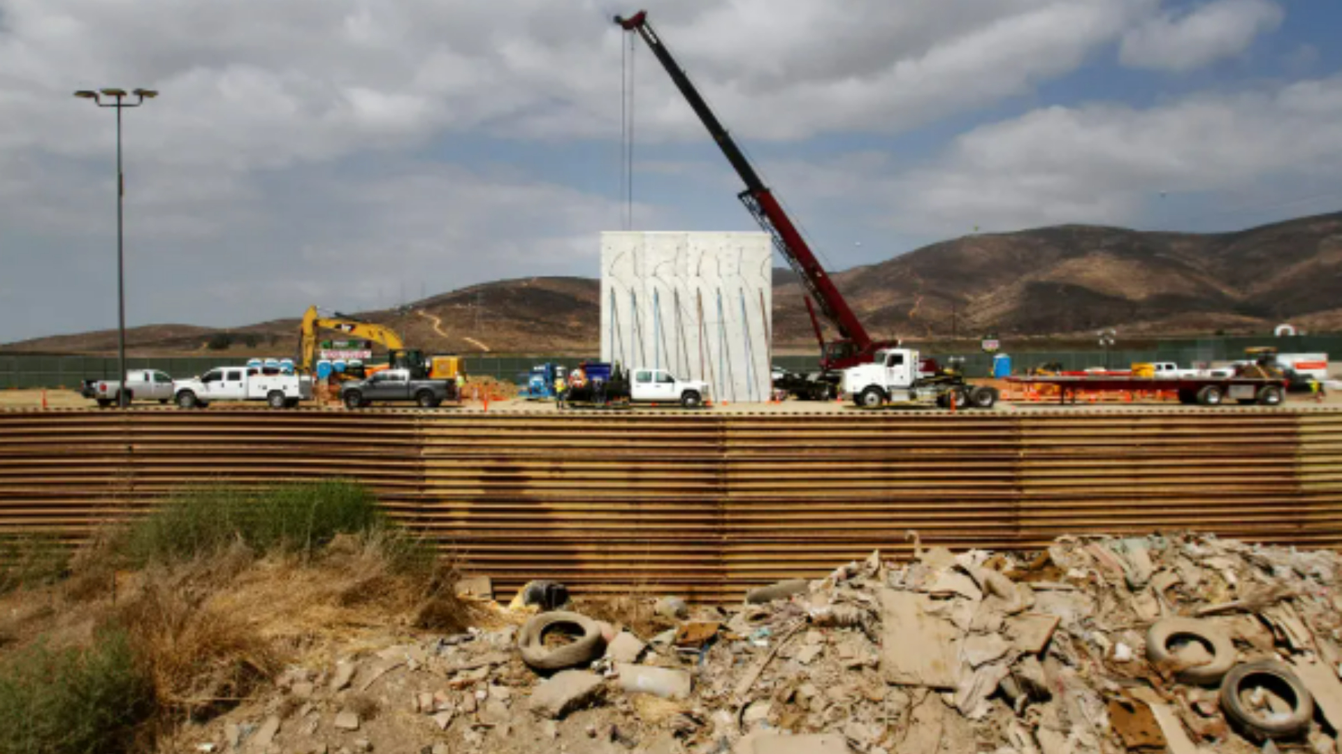 La Casa Blanca reportó la construcción de al menos 127 kilómetros del ...